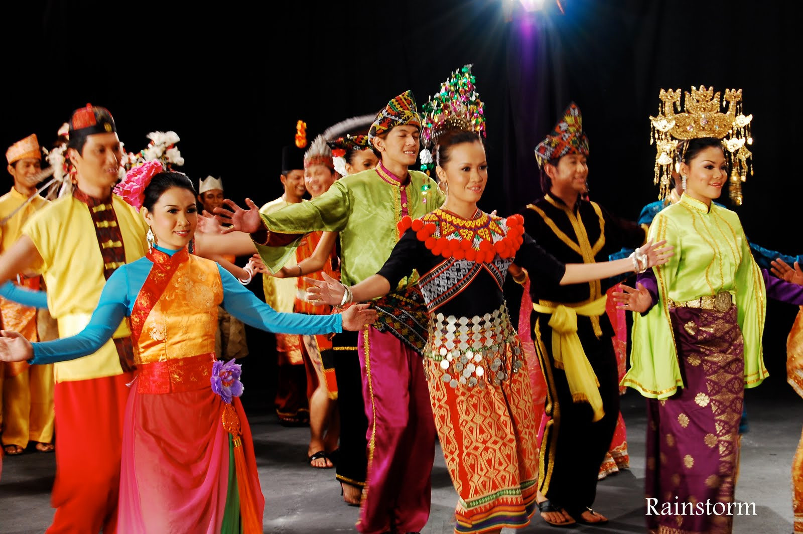 Capturing Southeast Asia’s Alluring Folk Dances – SEA Folklore